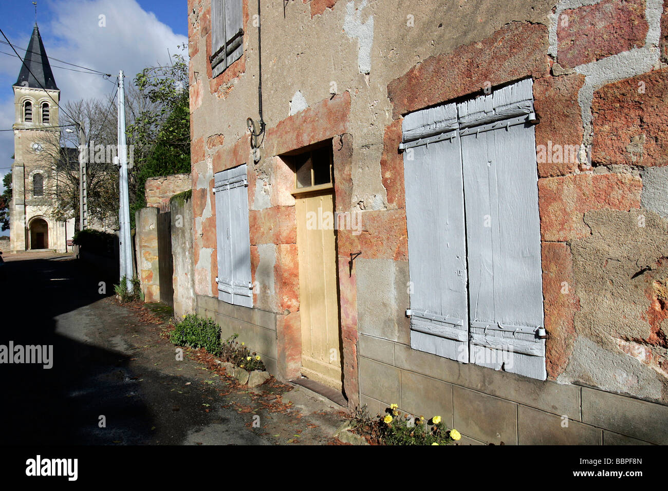 PINK SANDSTONE VILLAGE, SAULZAIS-LE-POTIER, CHER (18), FRANCE Stock ...