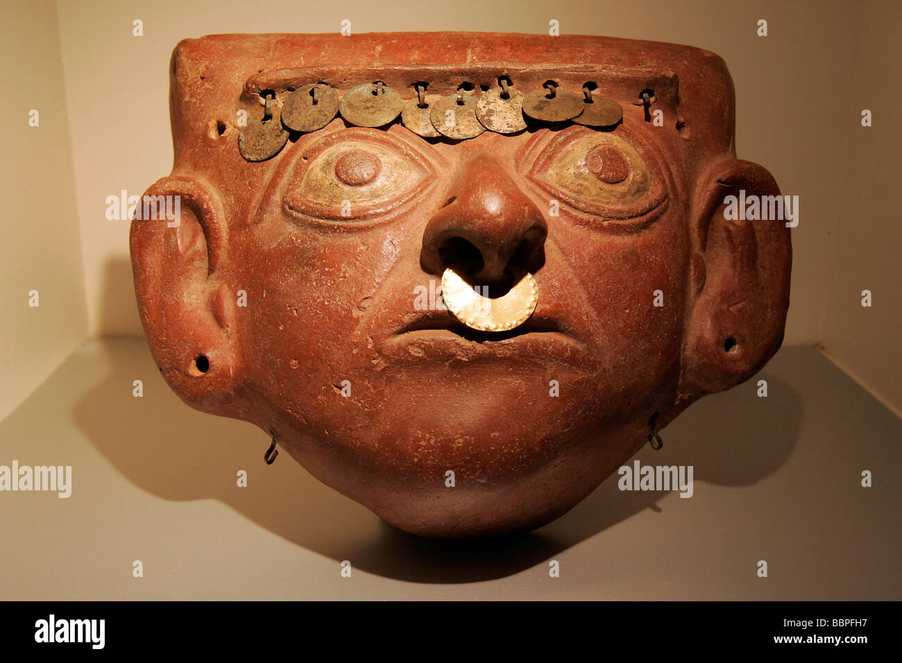 Pre colombian mask hi-res stock photography and images - Alamy