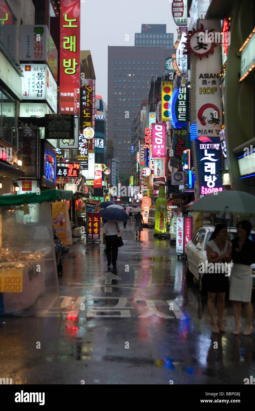 A wet evening in Seoul, South Korea Stock Photo - Alamy