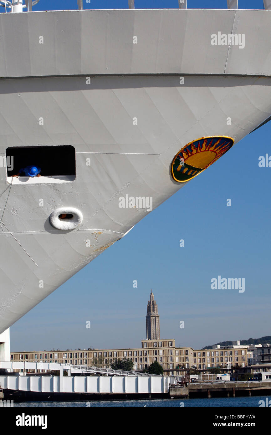 BIG OCEAN LINER AT THE QUAY OF THE PORT'S TRAVELERS' LANDING DOCK, LE ...