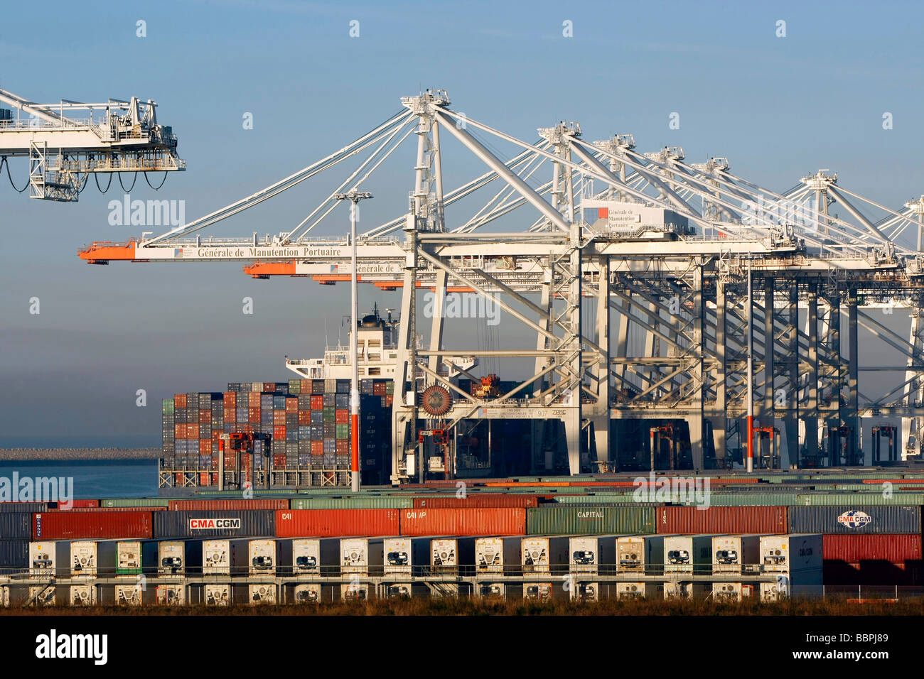LOADING CONTAINERS ONTO A CONTAINER SHIP, TERMINAL OF FRANCE PORT 2000 ...