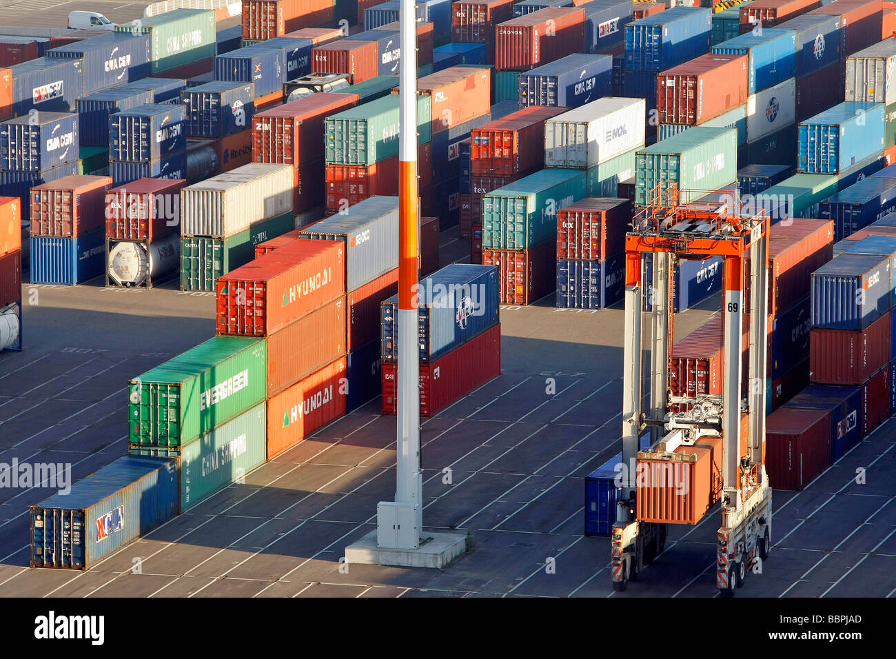 EQUIPMENT FOR LOADING CONTAINERS ONTO THE SHIPS, TERMINAL OF FRANCE ...