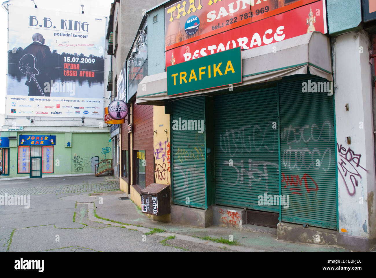 Shut down shops hi-res stock photography and images - Alamy