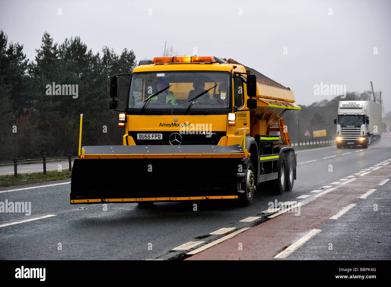 Truck spreading salt winter hi-res stock photography and images - Alamy
