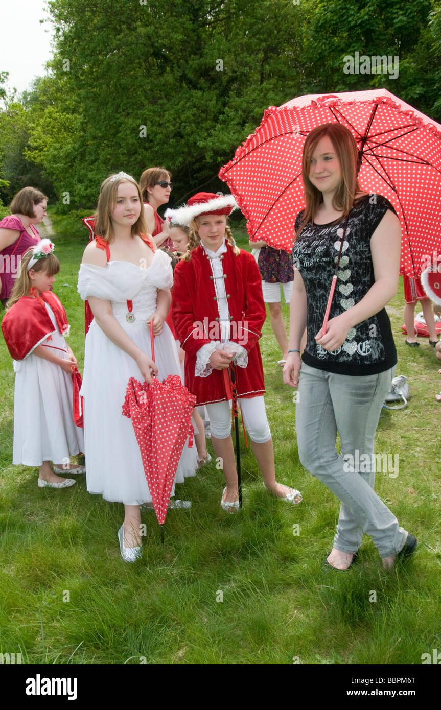 Shortlands May Queen and retinue at Merrie England and London May Queen ...