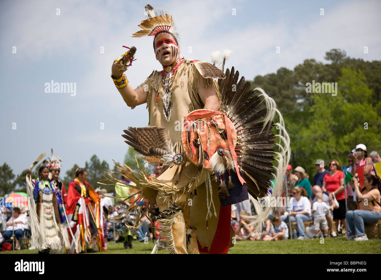Native american dance hi-res stock photography and images - Alamy