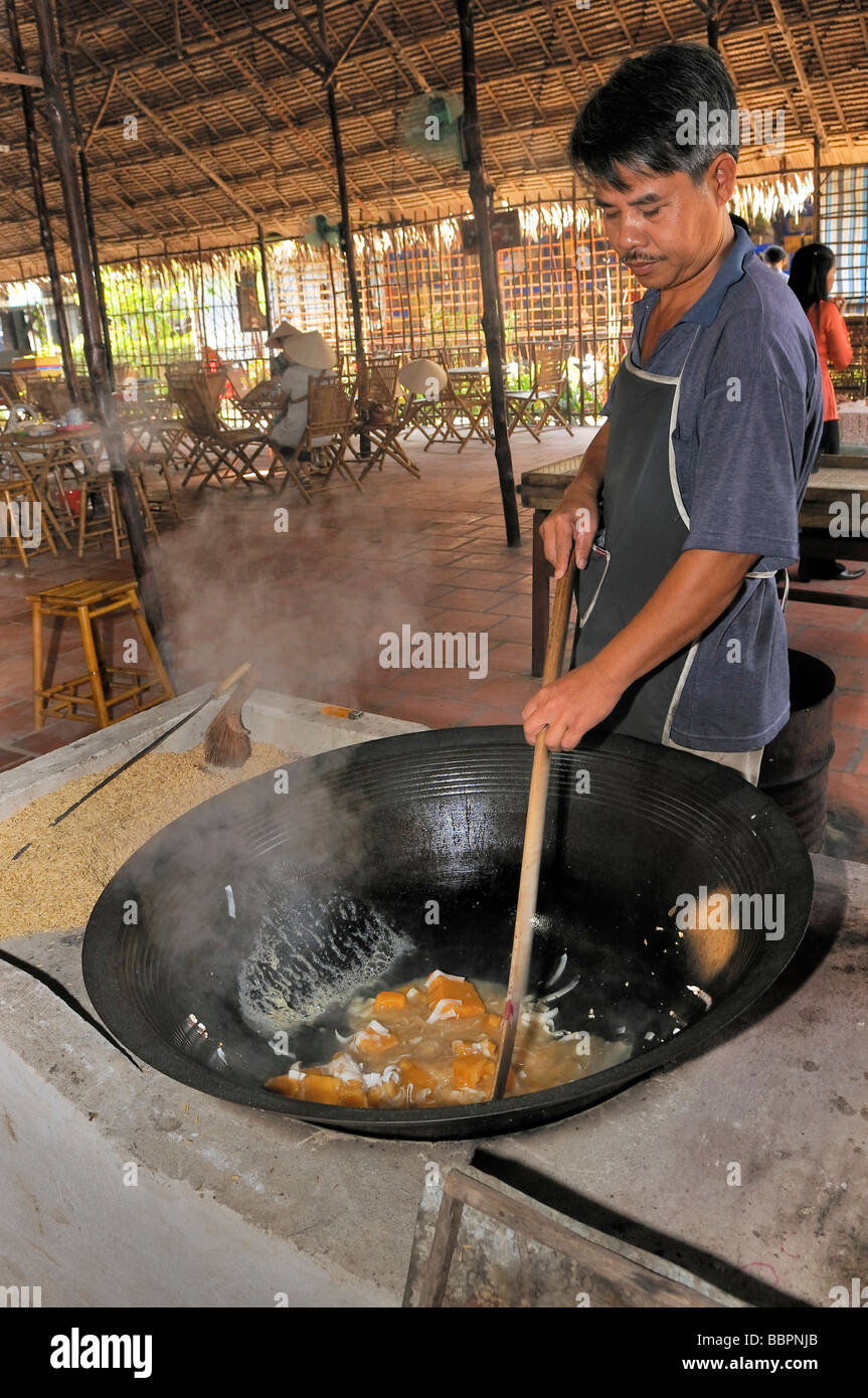 Vietnamese workers in rice factory hi-res stock photography and images ...