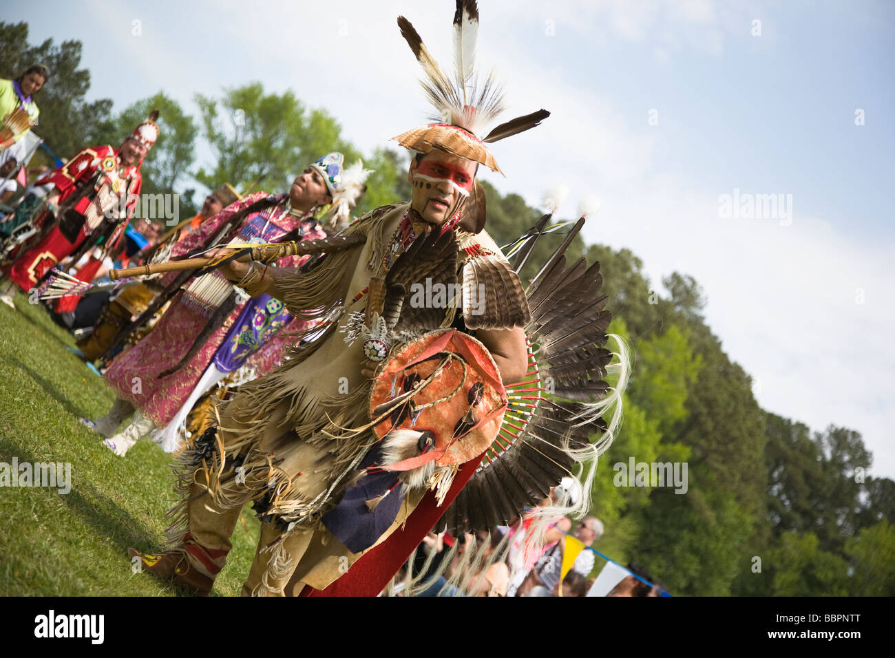 Native american dance hi-res stock photography and images - Alamy