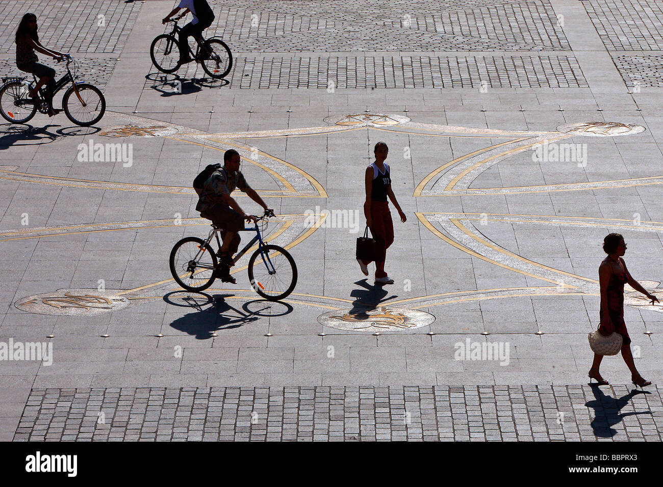 THE OCCITAN CROSS ON THE PLACE DU CAPITOLE, TOULOUSE, HAUTE-GARONNE (31 ...