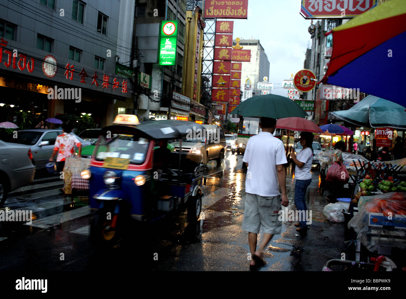 Yaowarat Road , Bangkok 's Chinatown , Thailand Stock Photo - Alamy