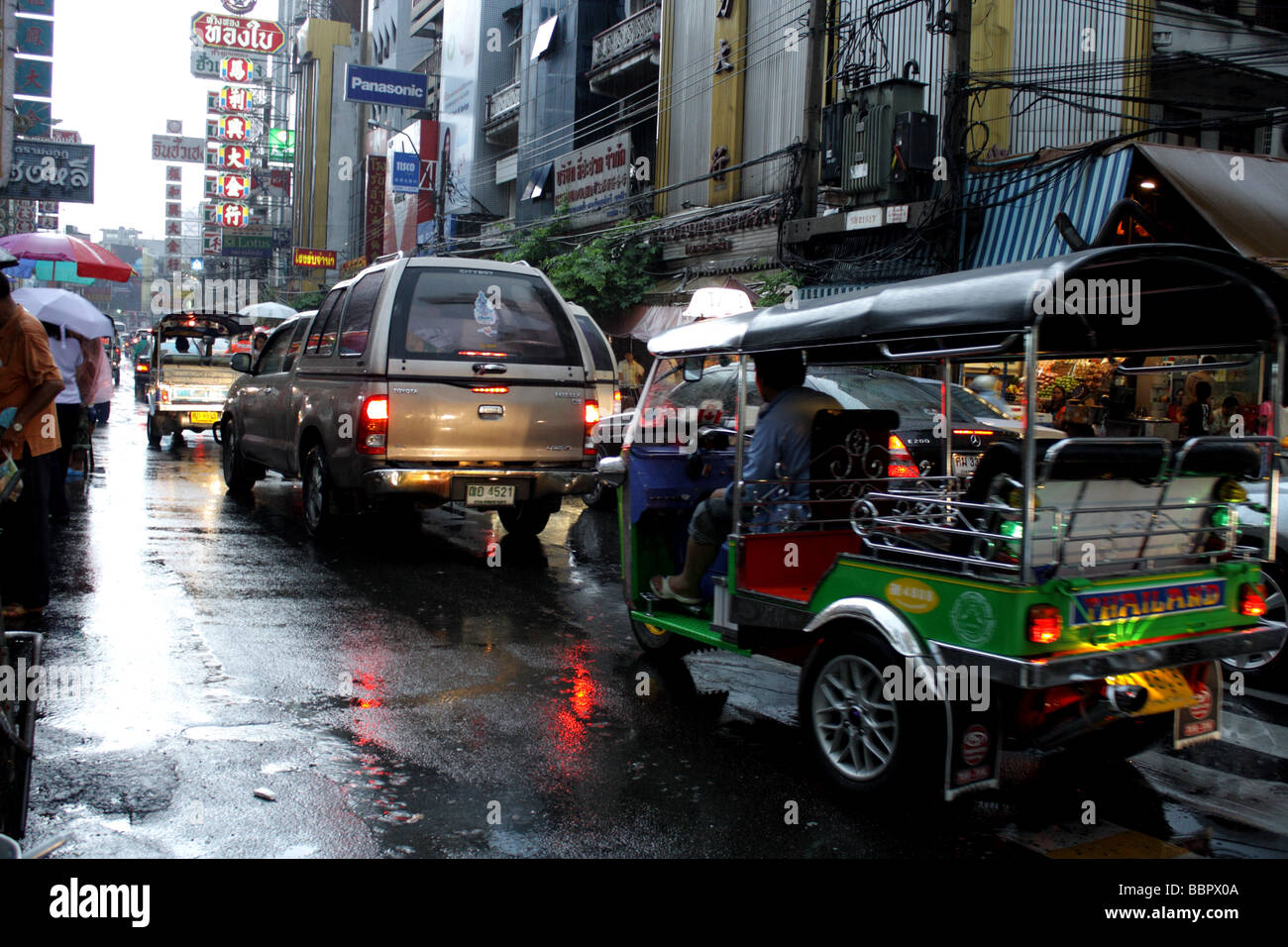 Yaowarat Road , Bangkok 's Chinatown , Thailand Stock Photo - Alamy