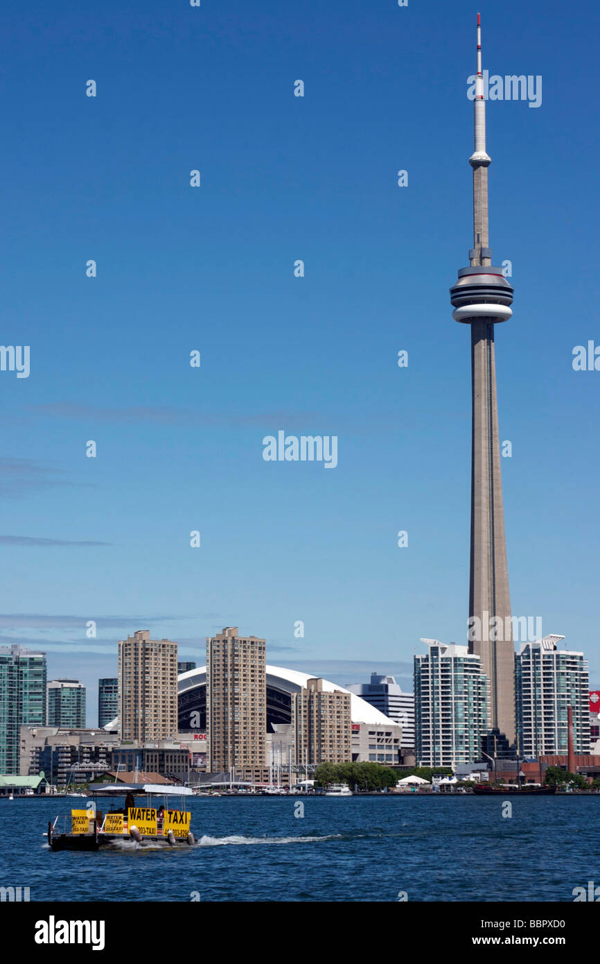 VIEW OF LAKE ONTARIO, THE TORONTO SKYLINE DOMINATED BY THE CN TOWER ...