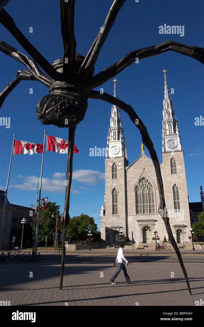 SCULPTURE 'MAMAN' BY LOUISE BOURGEOIS AND CANADIAN FLAGS IN OTTAWA ...