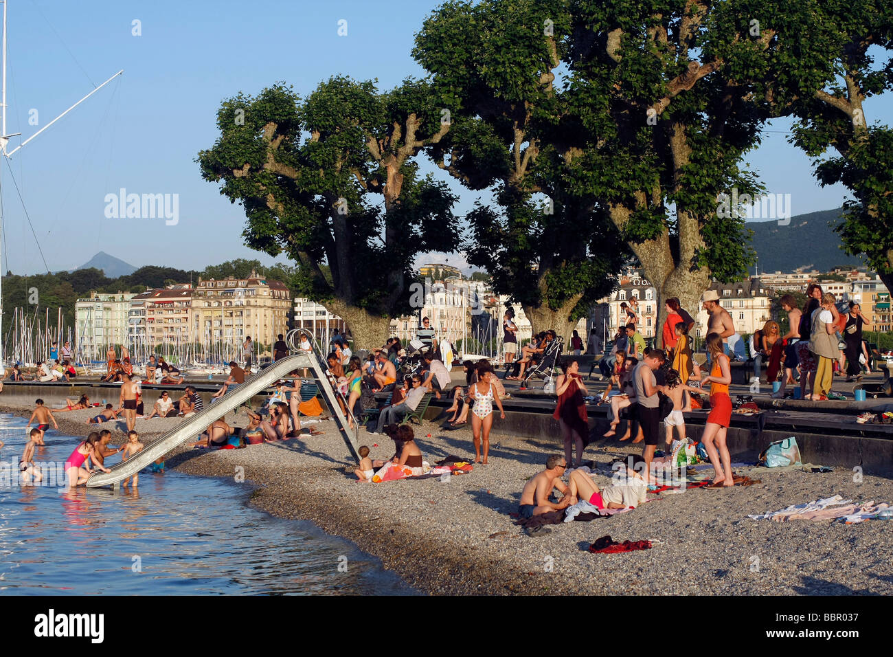 BATHING AND RELAXING ON THE BEACH OF THE BAINS DE PAQUIS ON LAKE GENEVA ...