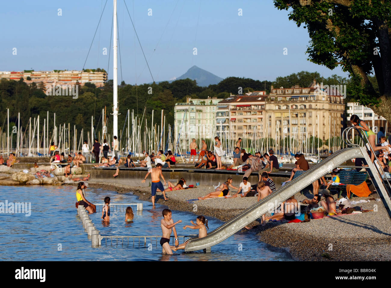 BATHING AND RELAXING ON THE BEACH OF THE BAINS DE PAQUIS ON LAKE GENEVA ...
