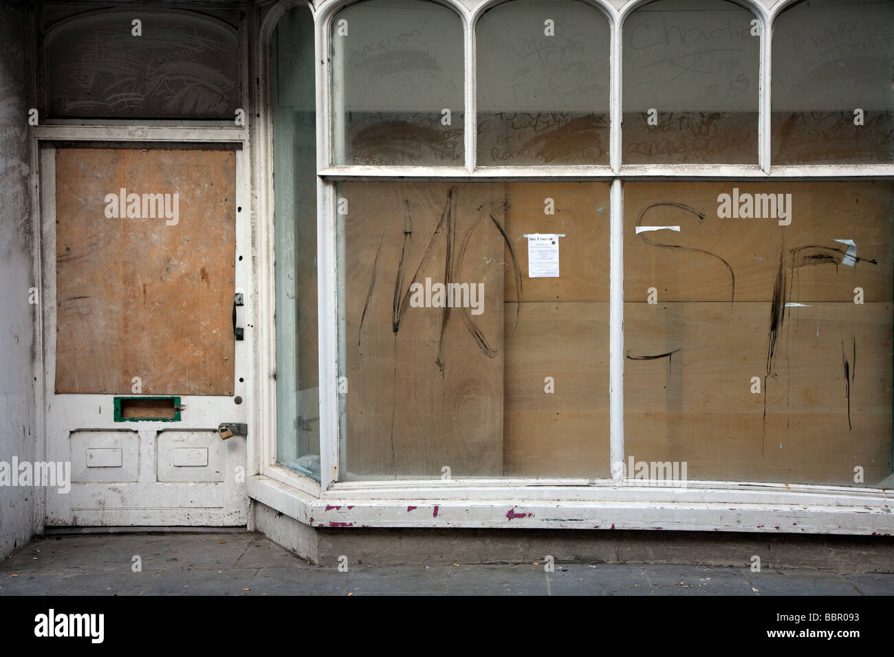 Shut up shop hi-res stock photography and images - Alamy