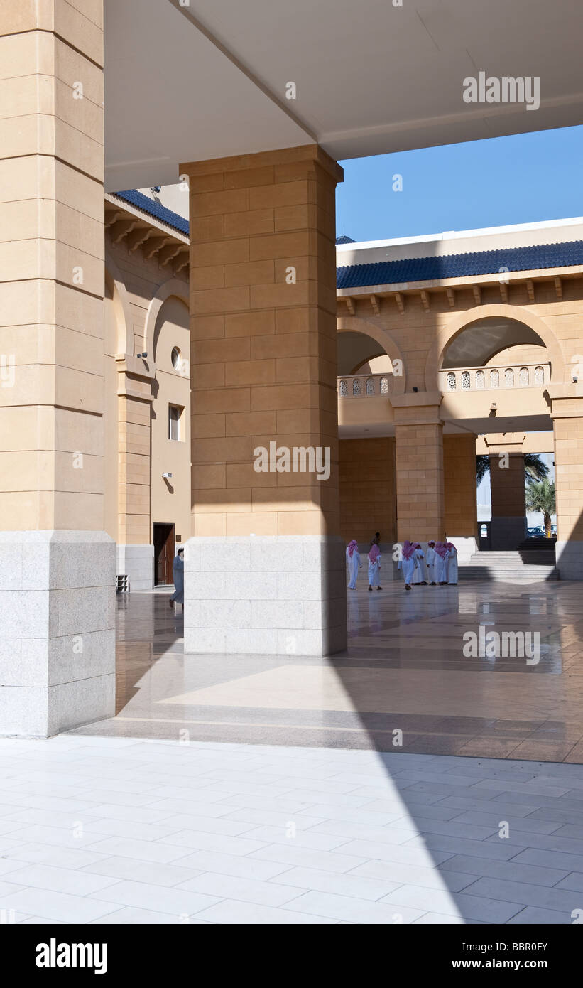 Saudi mosque people hi-res stock photography and images - Alamy