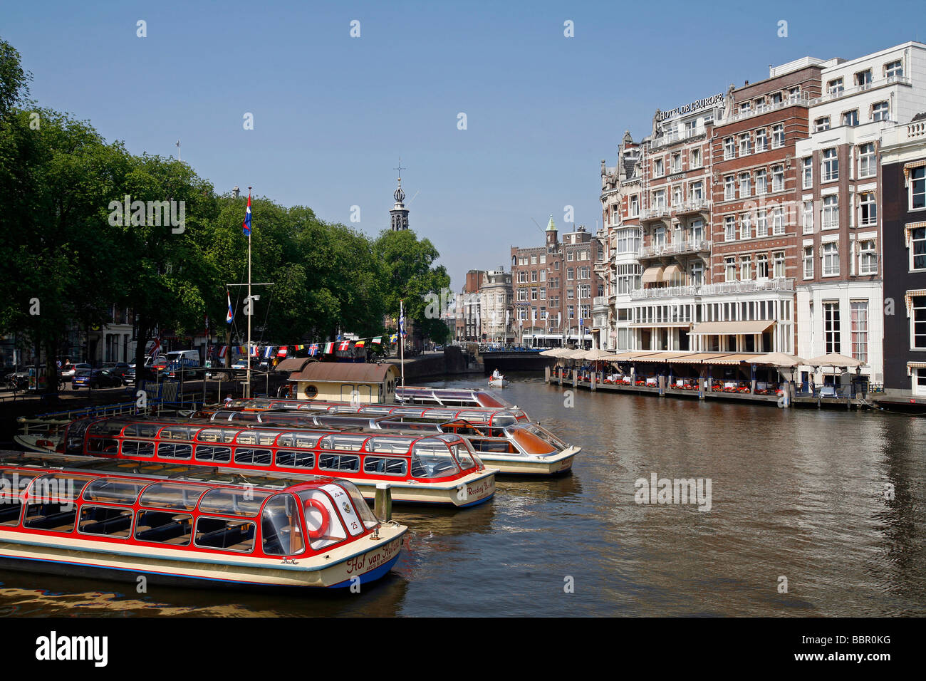 SIGHTSEEING BOATS ON THE AMSTEL, BUILDING FACADES Stock Photo - Alamy