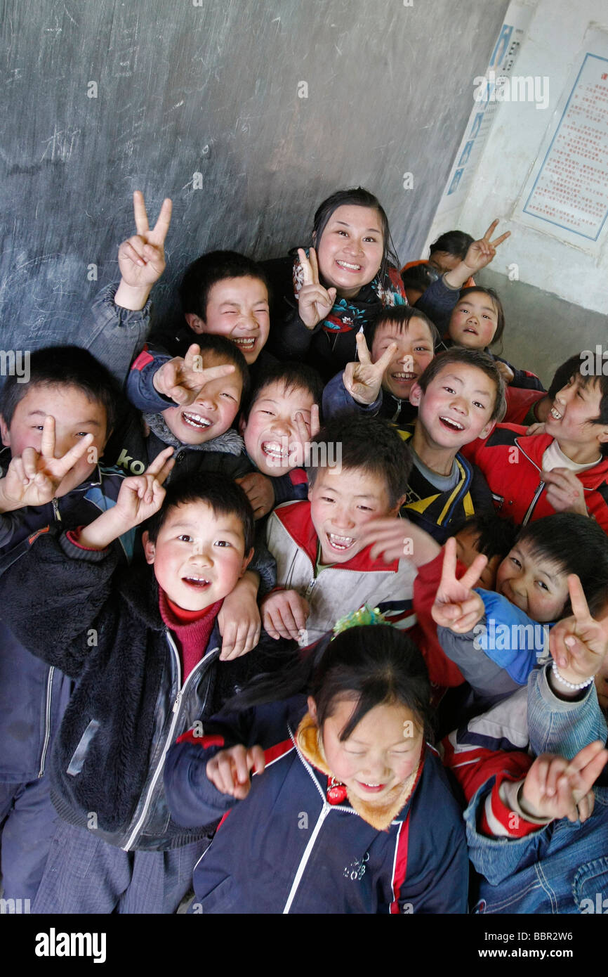 CHILDREN MAKING THE VICTORY SIGN, VOLUNTARY WORK, TEACHING MISSION IN ...
