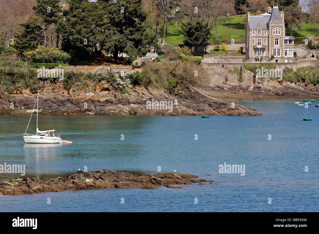 BANKS OF THE RANCE NEAR THE DAM, DINARD, ILLE-ET-VILAINE (35), FRANCE ...