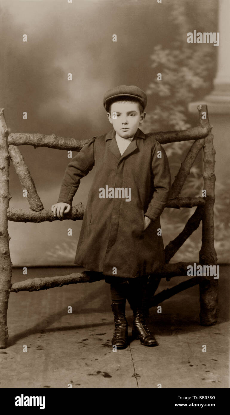 Studio portrait of young Edwardian boy wearing a flat cap, Grimsby, U.K ...