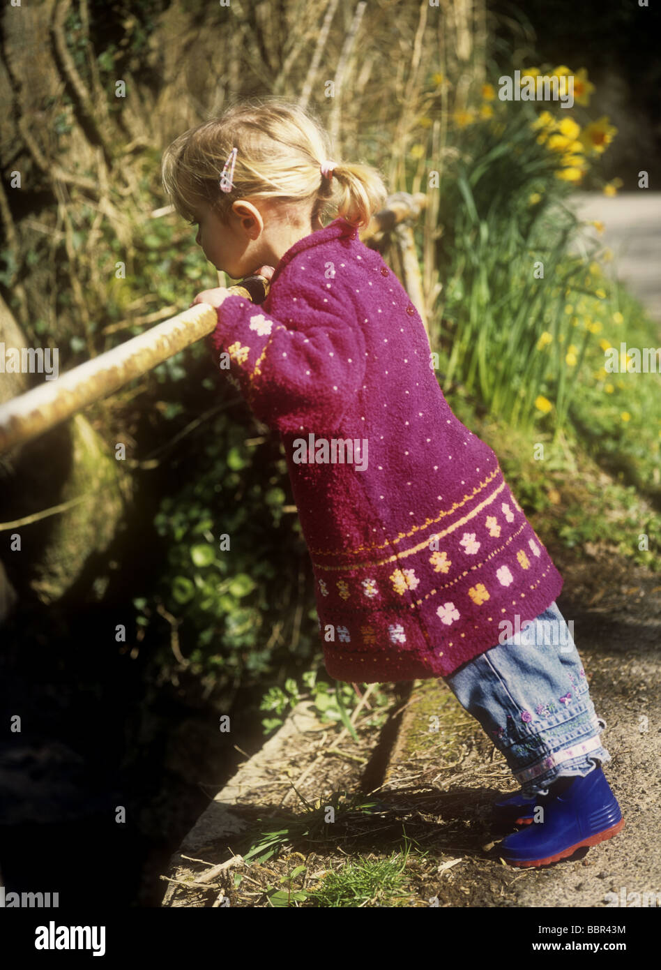 Kids learning climb on adventure hi-res stock photography and images ...
