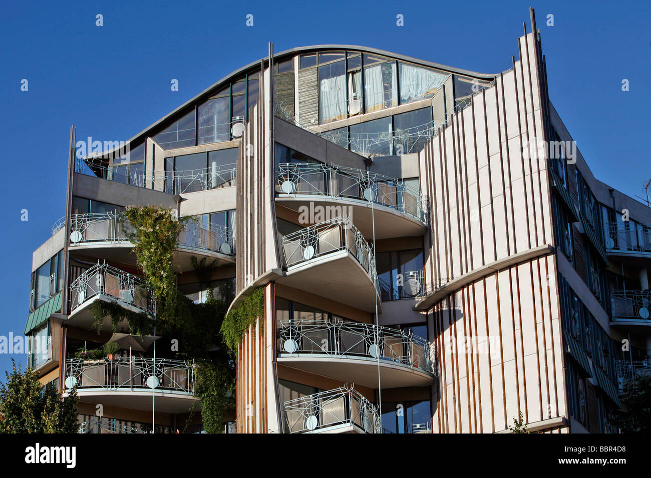 FACADE OF A MODERN BUILDING, SCHONEBERG NEIGHBOURHOOD, BERLIN, GERMANY ...