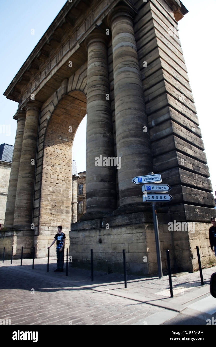 Bordeaux street view, Arch Stock Photo - Alamy