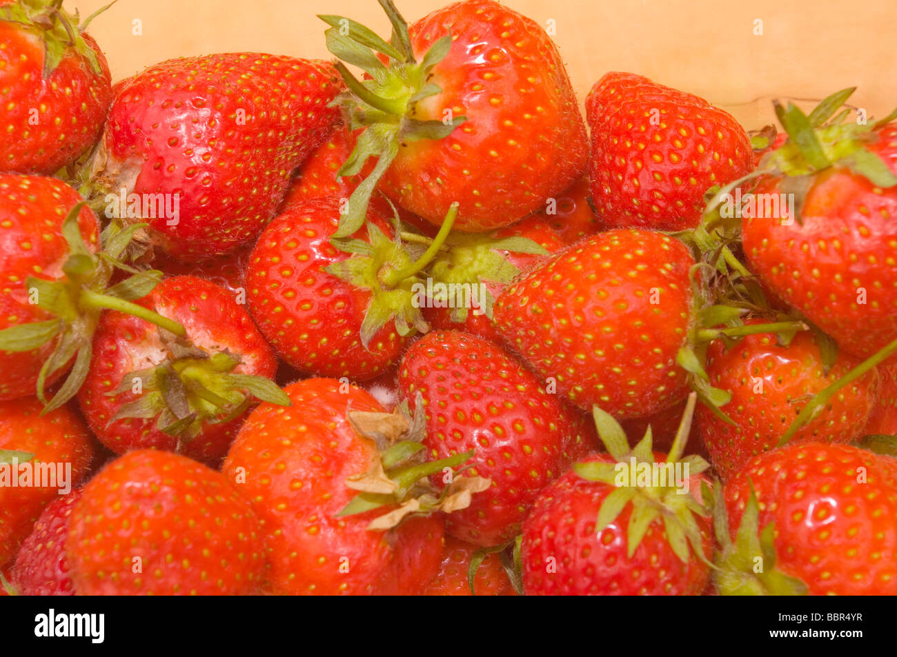 Pile of strawberries hi-res stock photography and images - Alamy