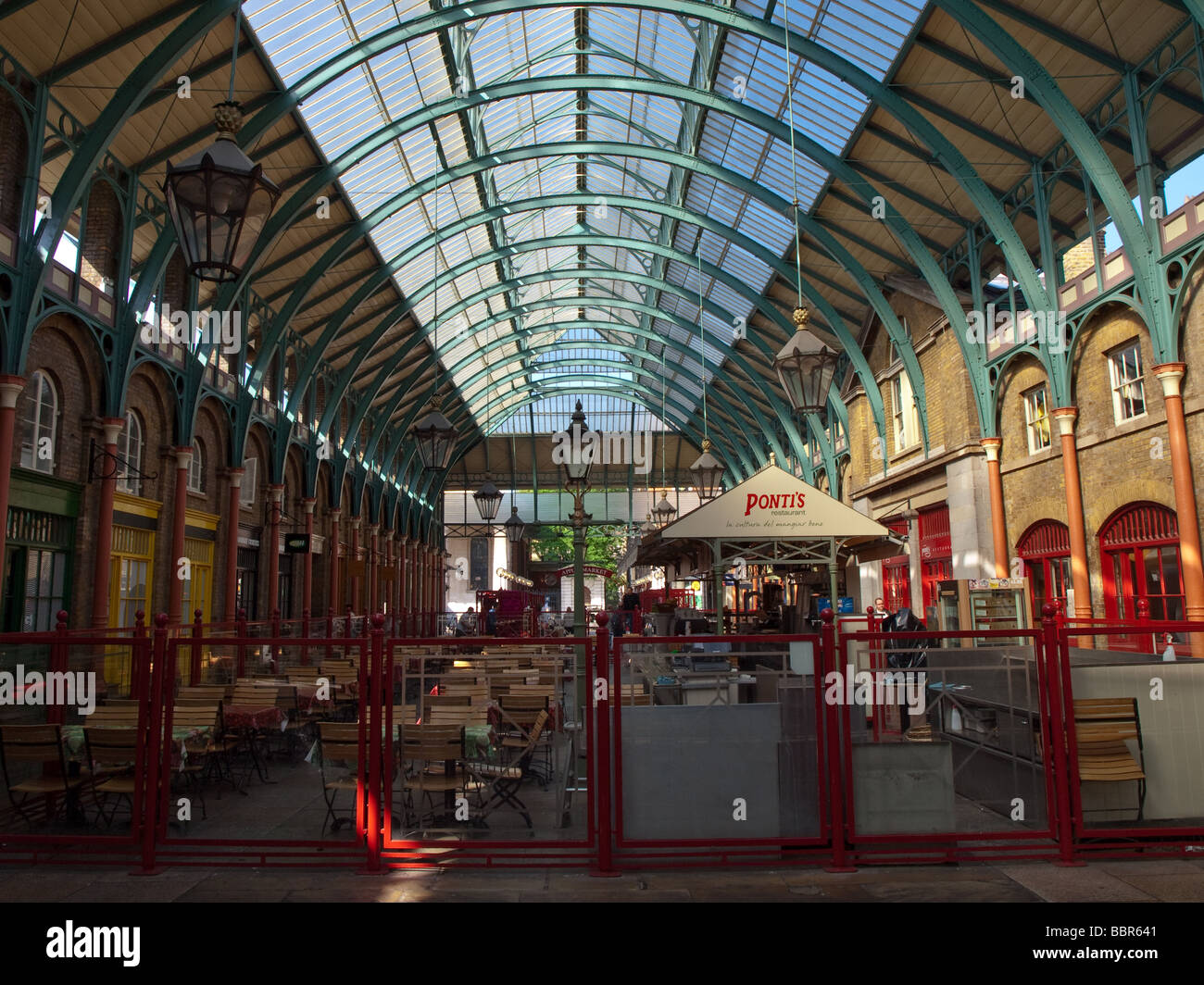 Market architecture buildings hi-res stock photography and images - Alamy