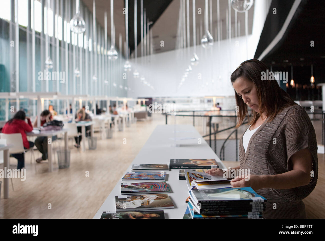girl in library Stock Photo - Alamy