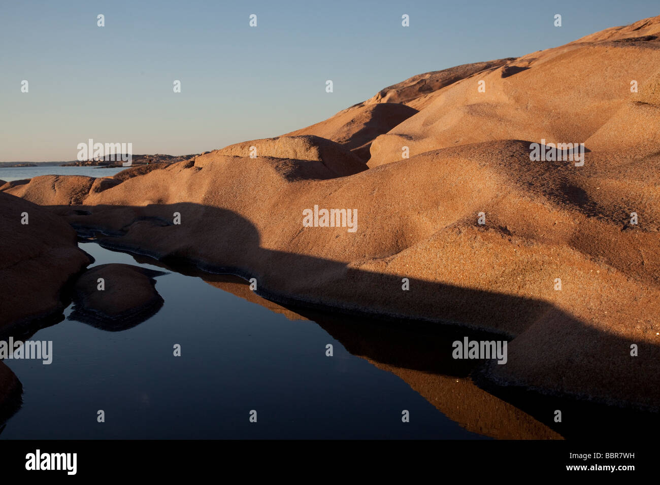 The red granite rocks at Ramsvikslandet Stock Photo - Alamy