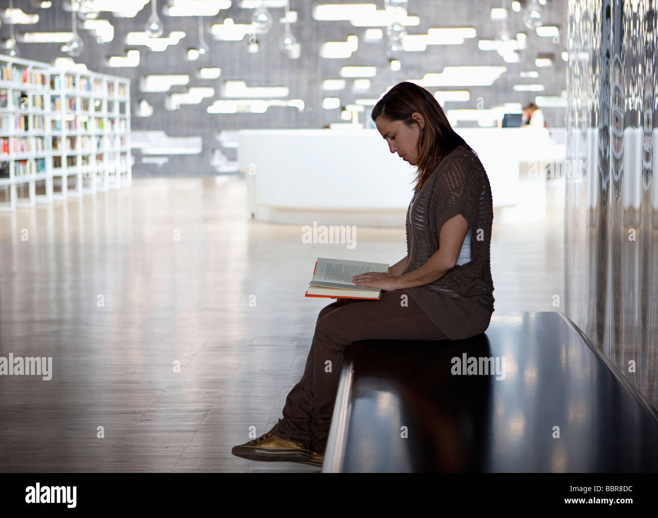 girl reading in library Stock Photo - Alamy