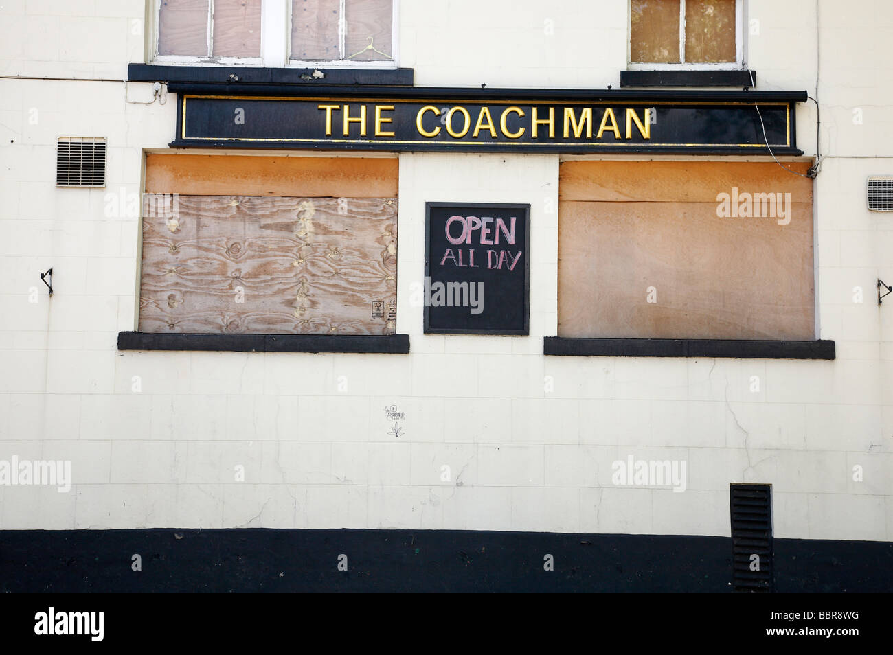 Boarded up Coachman pub in Elworth,Sandbach UK Stock Photo - Alamy