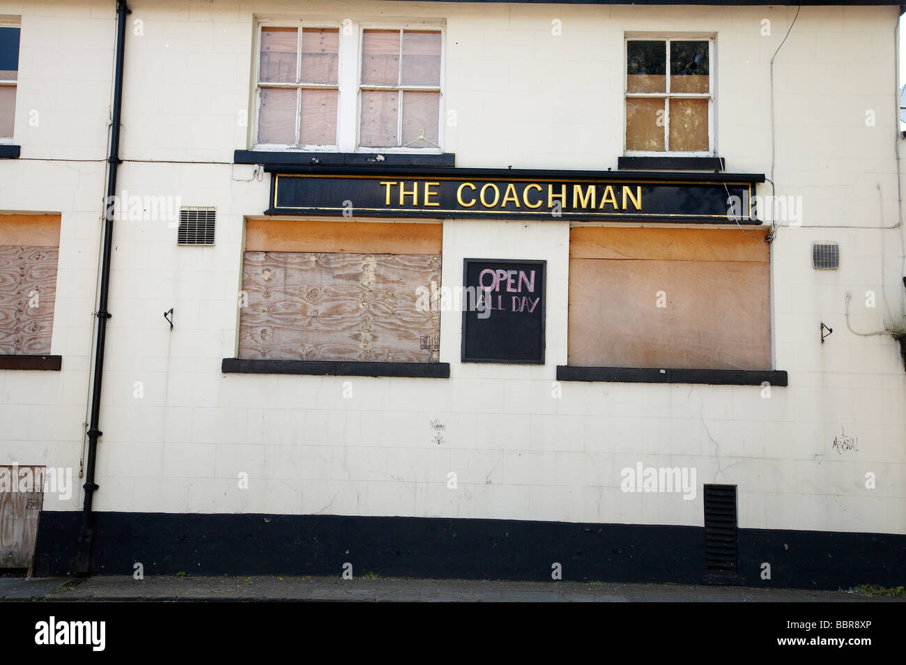 Boarded up Coachman pub in Elworth,Sandbach UK Stock Photo - Alamy
