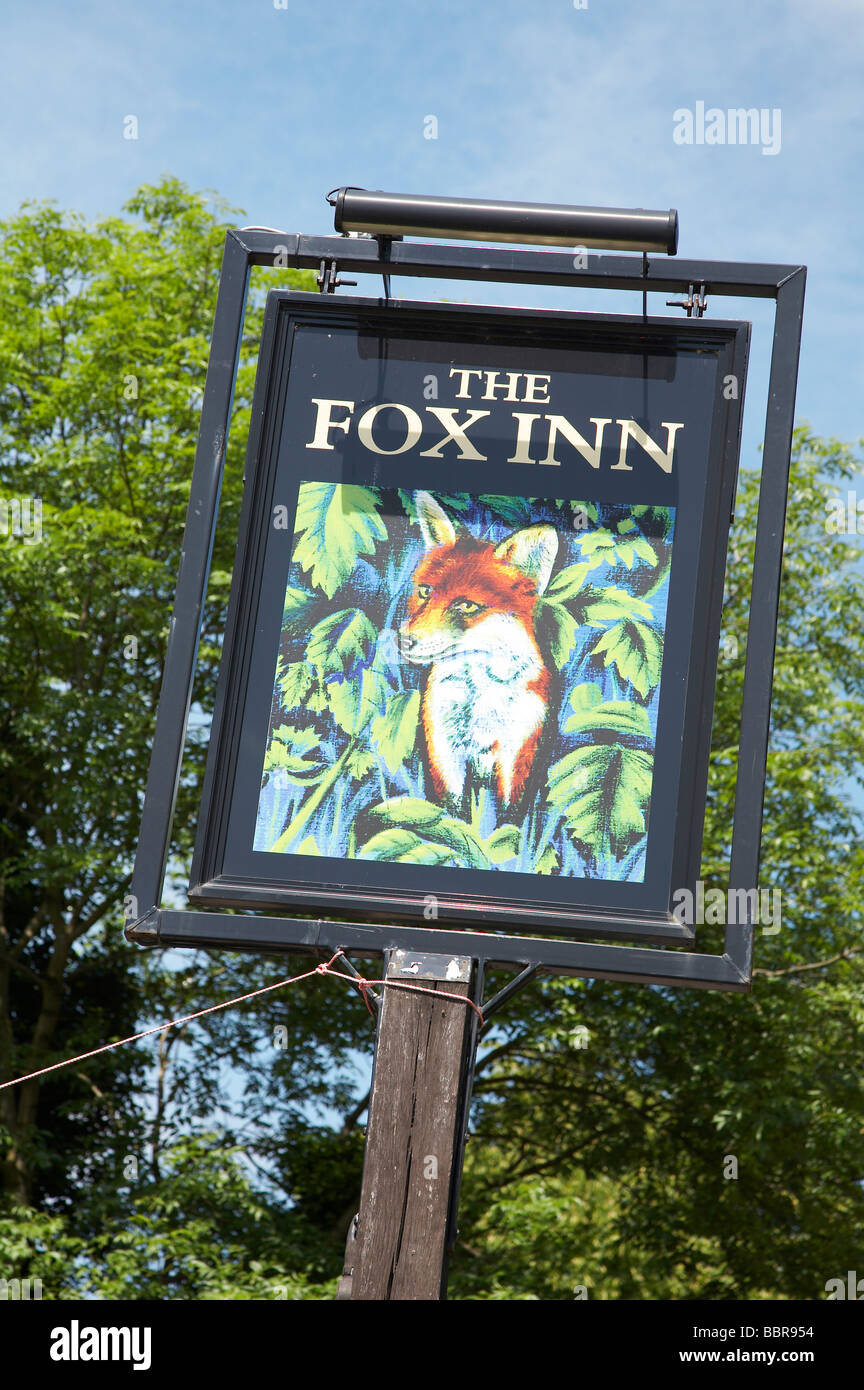 The fox public house sign hi-res stock photography and images - Alamy