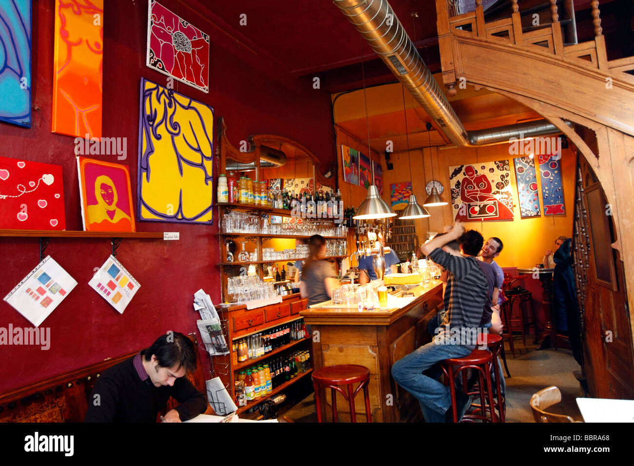 LIVELY ROOM IN THE BAR 'L'ILLUSTRATION', LILLE, NORD (59), FRANCE Stock ...