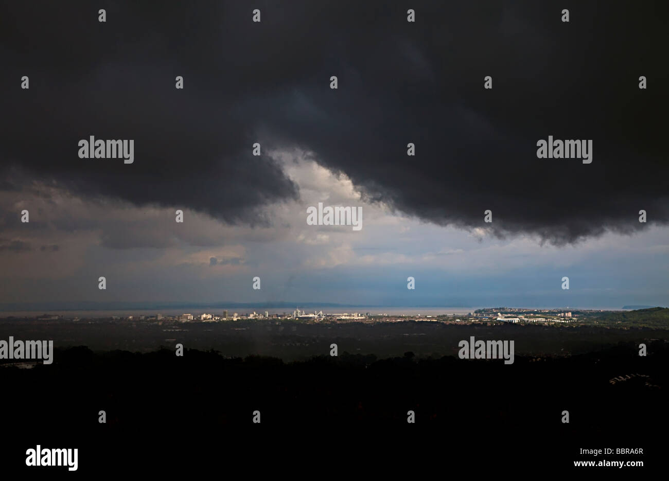 Cardiff city skyline hi-res stock photography and images - Alamy