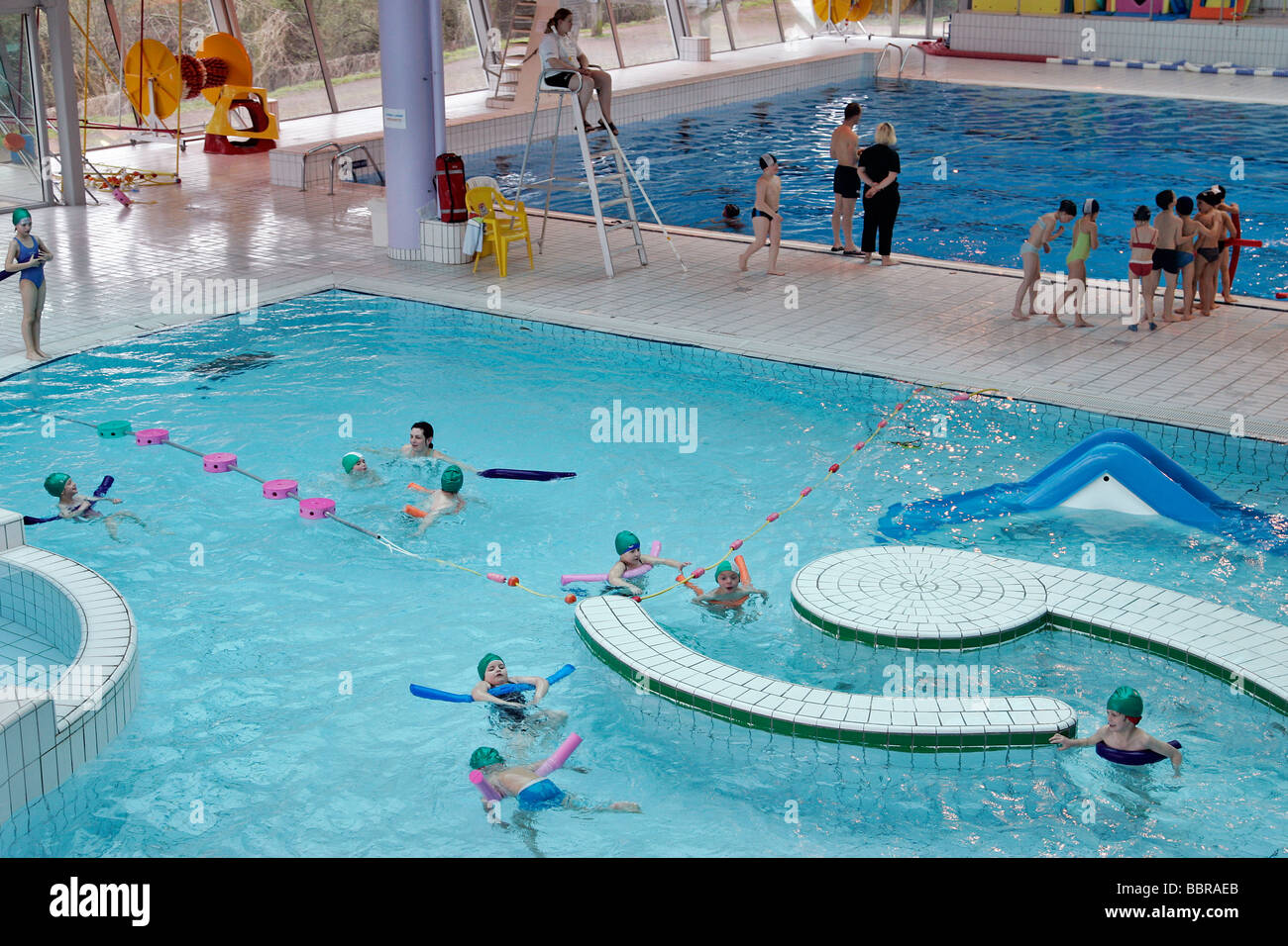 Group by the pool hi-res stock photography and images - Alamy