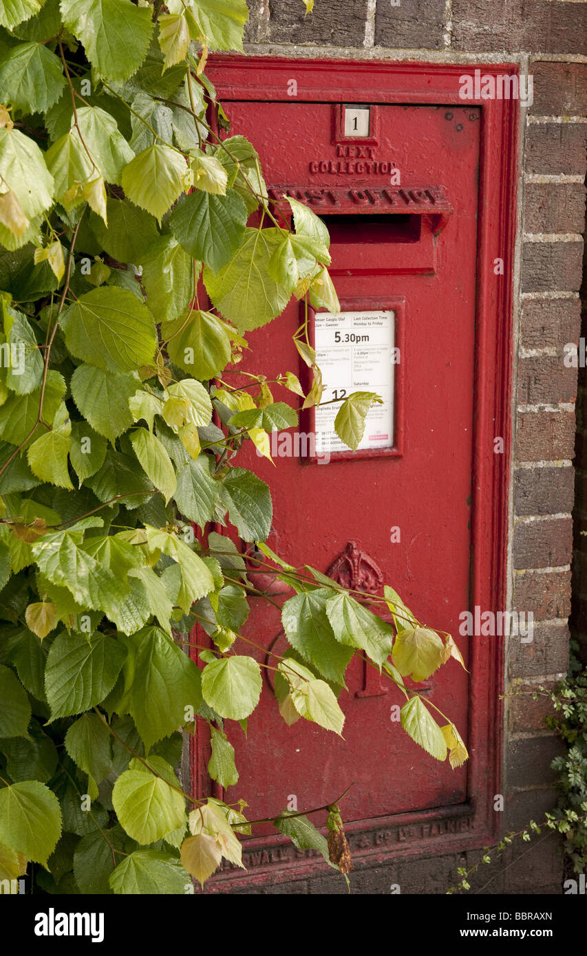 Close-up of traditional Red Cast Iron Royal Mail Post Office Letter Box ...