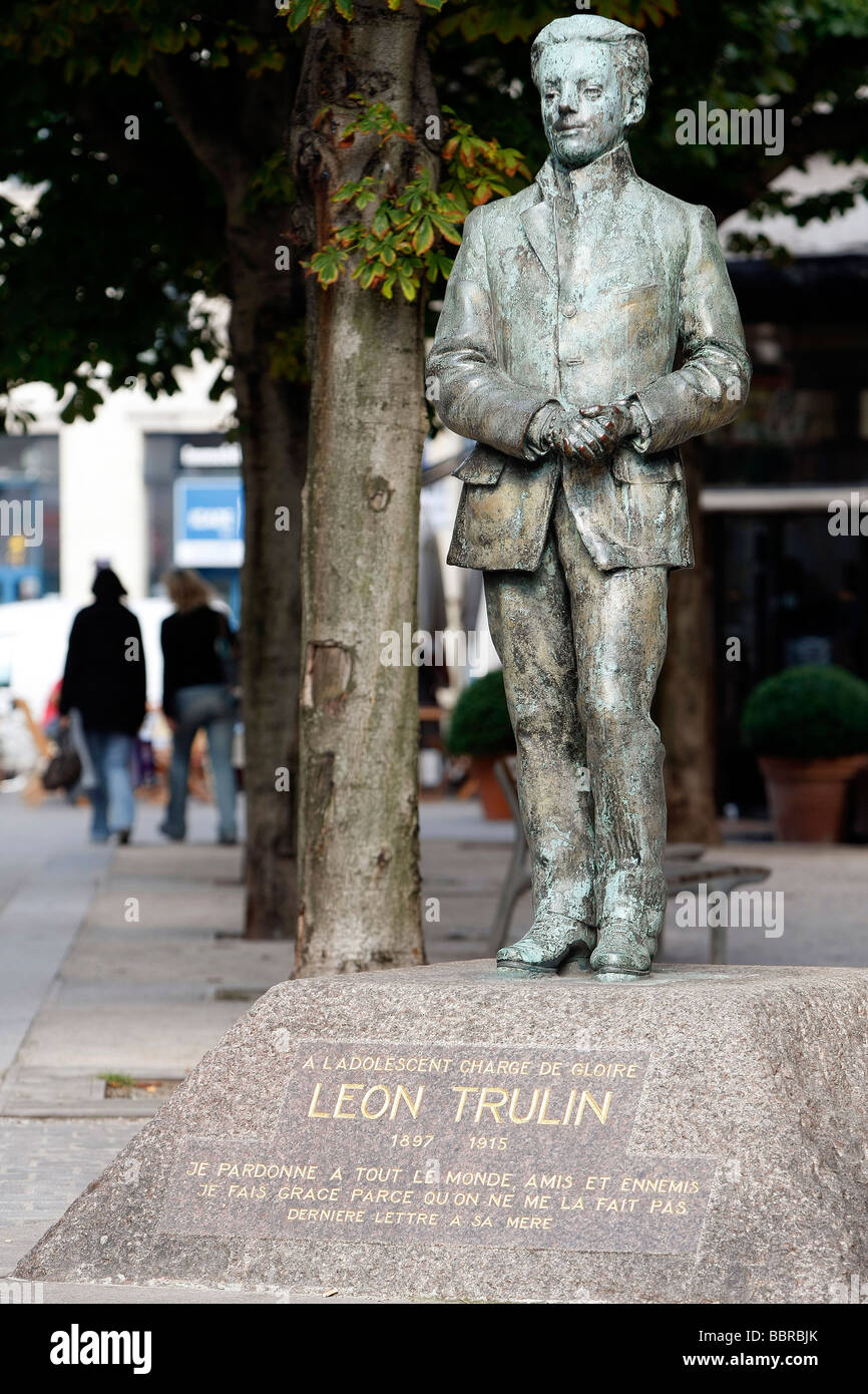 STATUE OF THE ADOLESCENT FULL OF GLORY LEON TRULIN, LILLE, NORD (59 ...