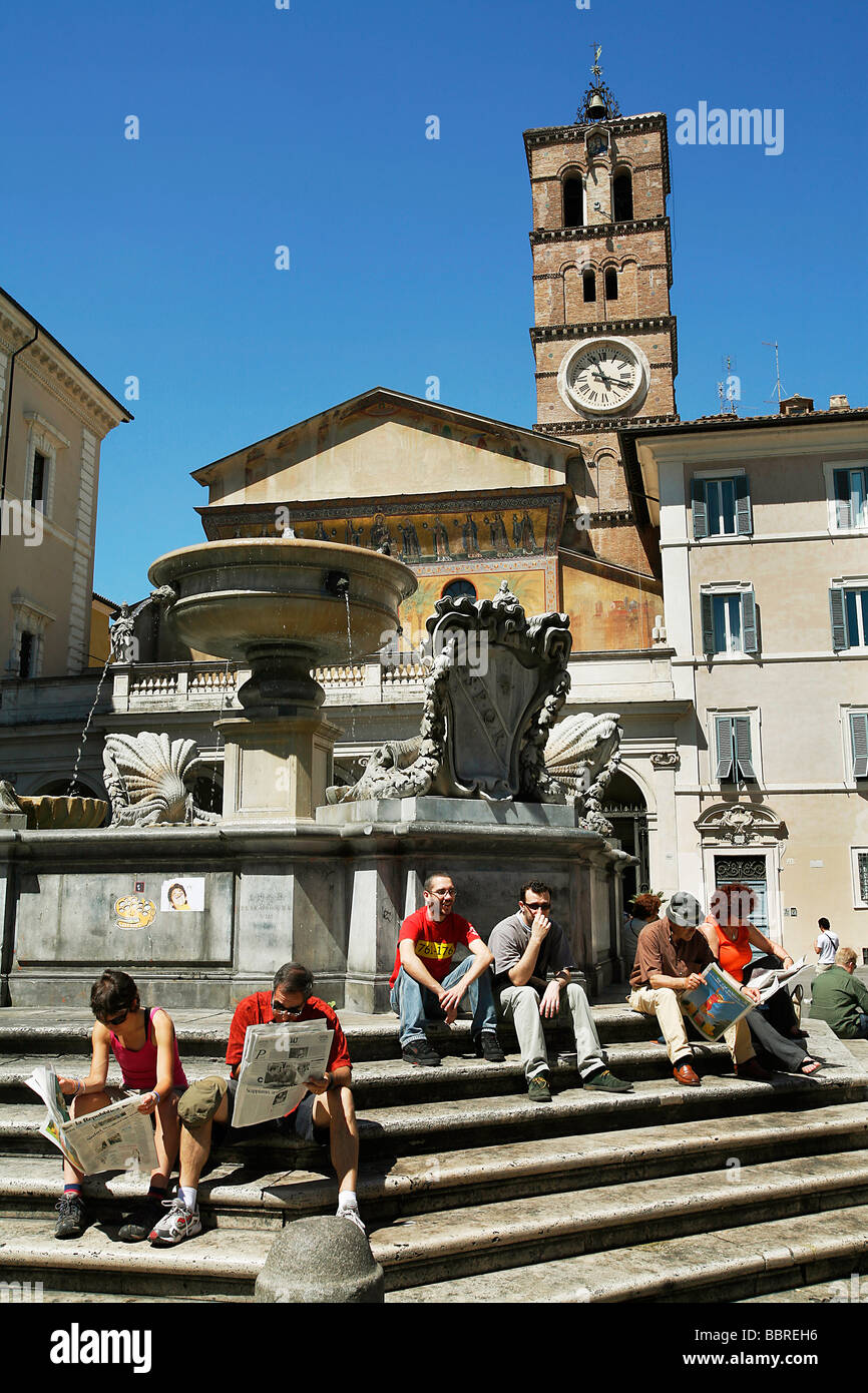 PIAZZA SANTA MARIA IN TRASTEVERE, ROME Stock Photo - Alamy