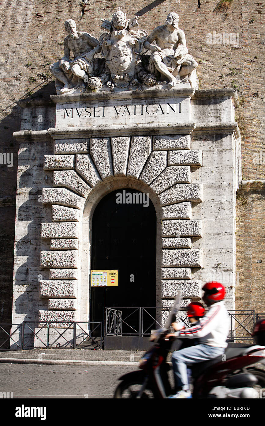 ENTRANCE TO THE VATICAN MUSEUM, ROME Stock Photo - Alamy