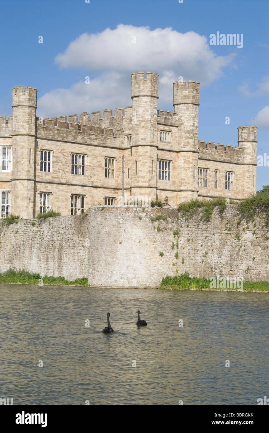 Leeds castle with mote hi-res stock photography and images - Alamy