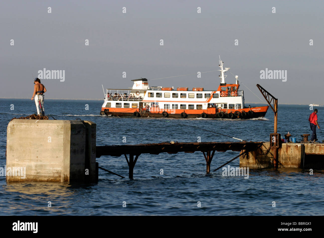 Lisbon ferries hi-res stock photography and images - Alamy