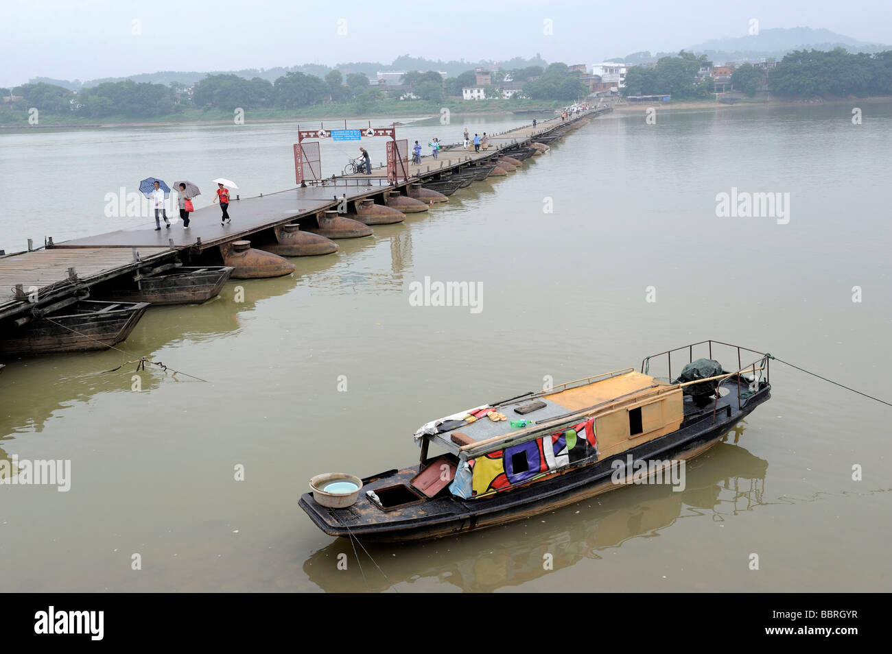 Pontoon bridge hi-res stock photography and images - Alamy