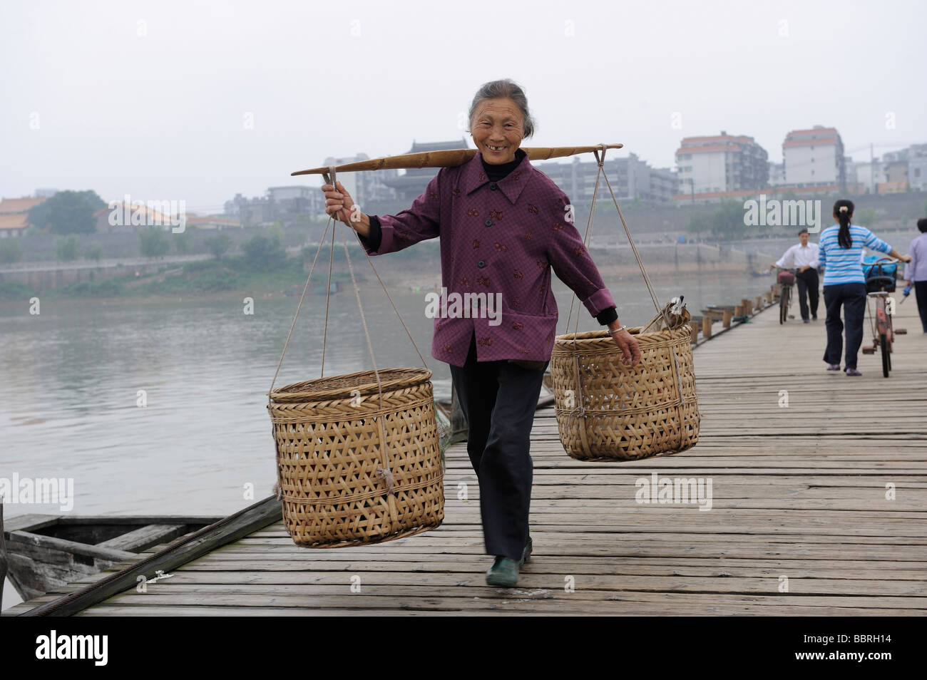 Asian shoulder pole hi-res stock photography and images - Alamy