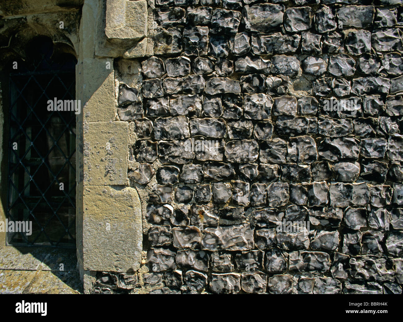 Knapped flint wall hi-res stock photography and images - Alamy