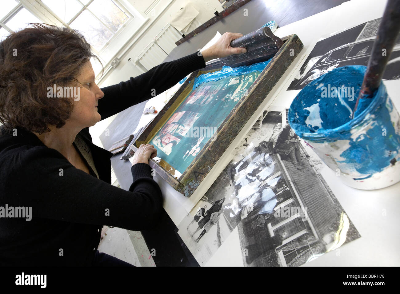 MATURE ART STUDENT SCREEN PRINTING Stock Photo - Alamy