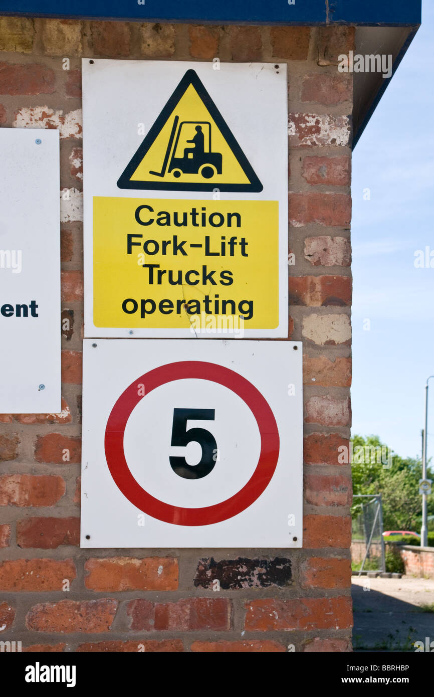 Warning signs hi-res stock photography and images - Alamy